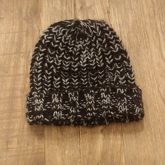 isotoner | Accessories | Isotoner Black And Gray Hat | Poshmark